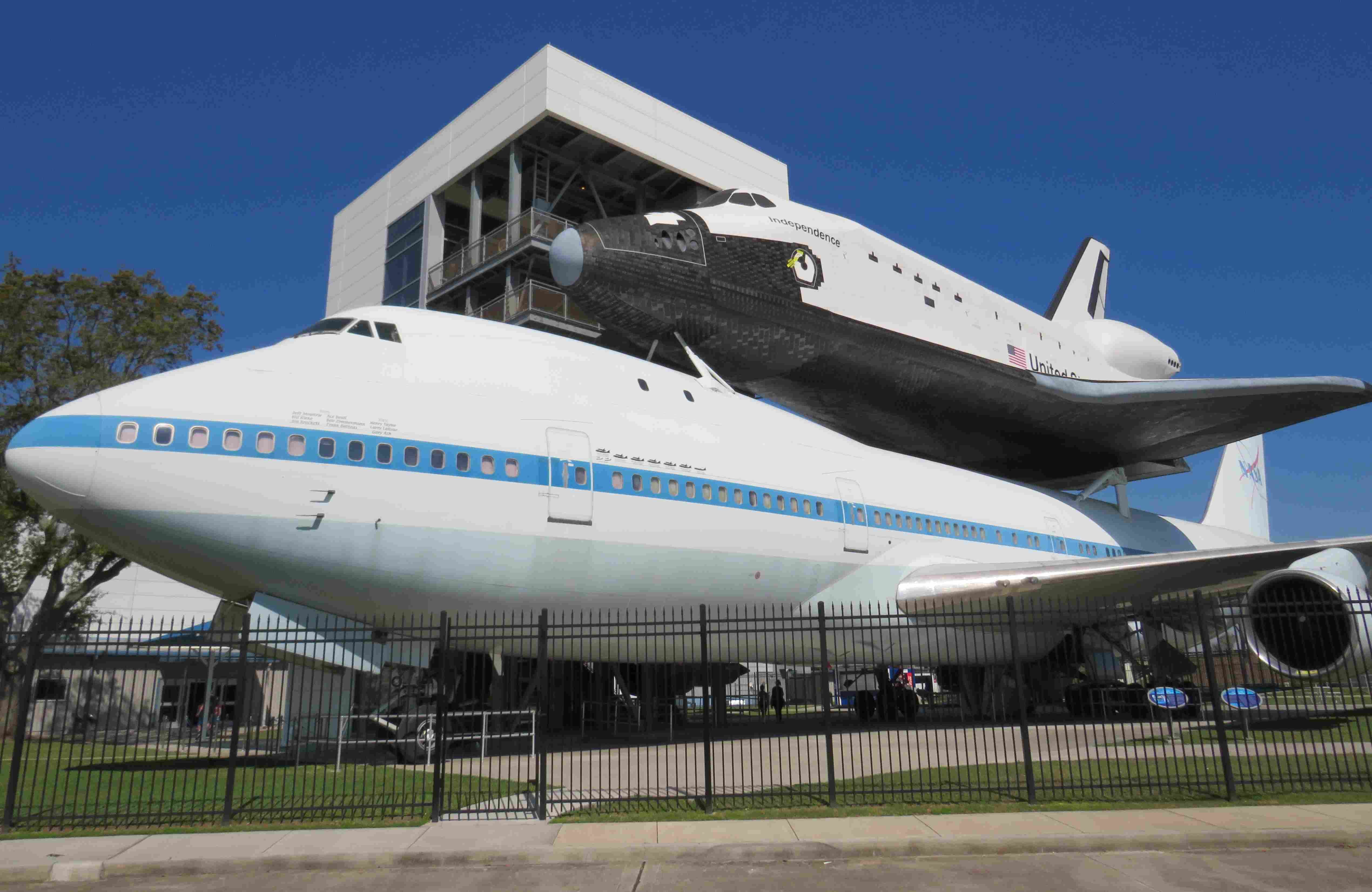 Tixa // Pannon Esték-Futó Péter-Betekintés a NASA-ba